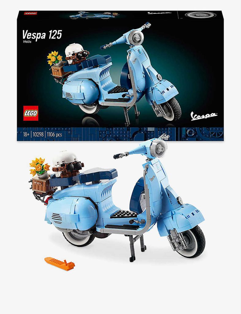 LEGO Vespa 125 model kit – Competition Fox