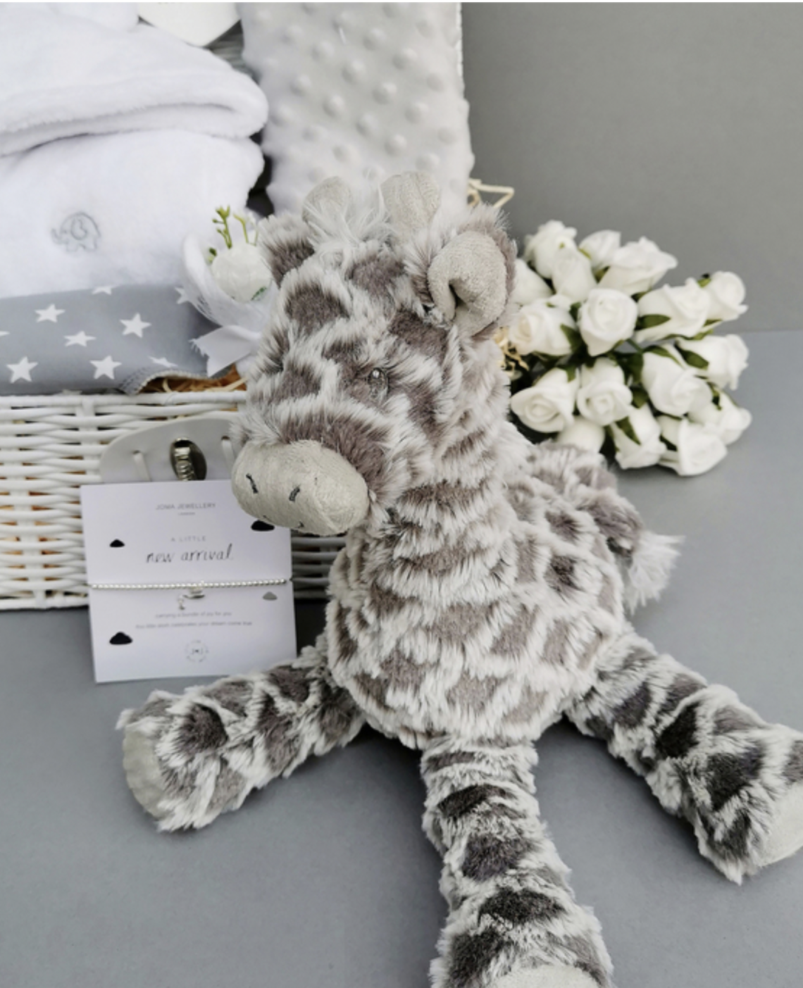 AUTO WIN – Sleepy Giraffe Cuddles Luxury Baby Gift Hamper – 09/02 ...